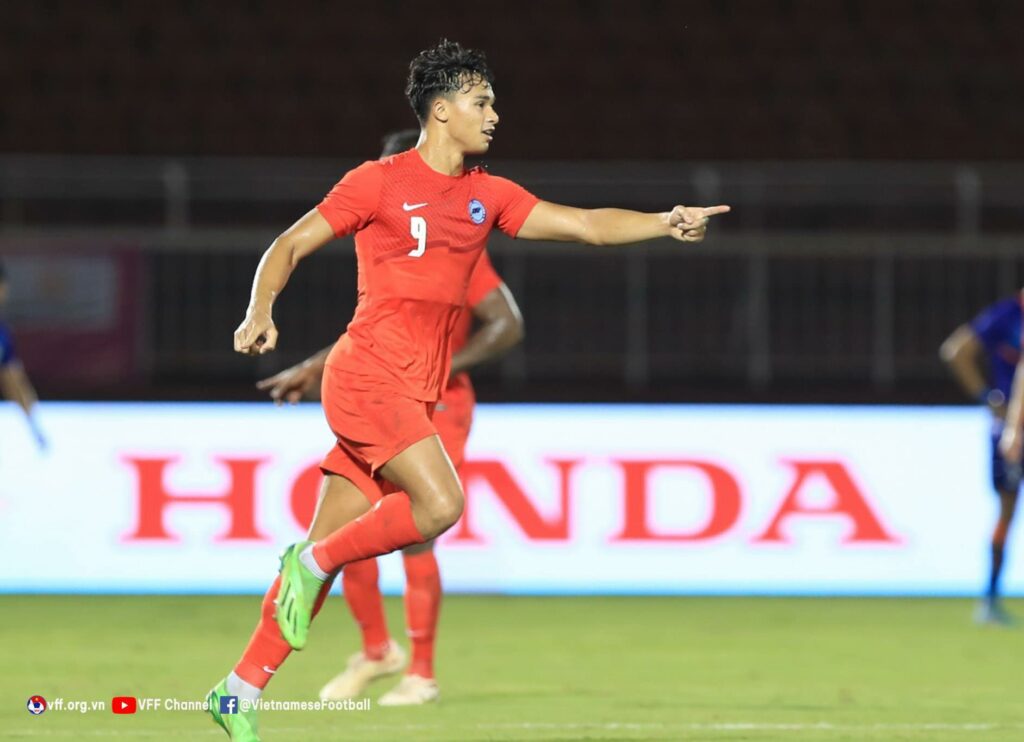 อิคห์ซานซัด! สิงคโปร์ลับแข้งเจ๊าอินเดีย 1-1 - EKings News