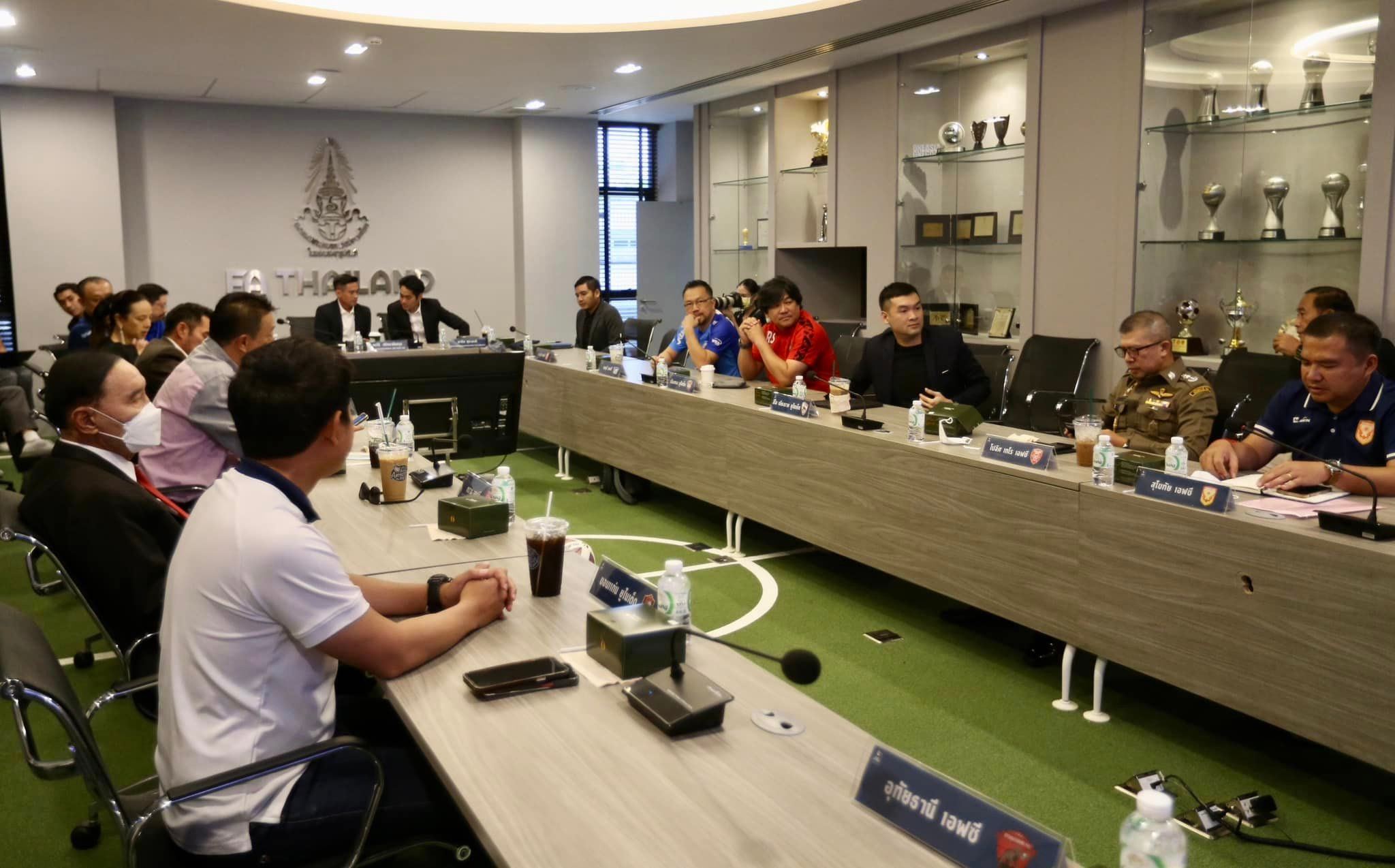 "ชลบุรี" วาง 4 เงื่อนไขยอมรับข้อเสนอแยกไทยลีกมาบริหารเอง - EKings News