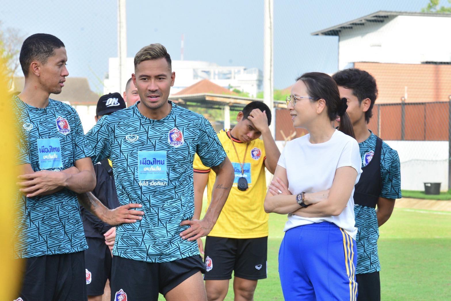 เพิ่มความเข้มข้น! มาดามแป้ง เผยท่าเรือ เตรียมยกทัพเก็บตัวหัวหิน-อุ่น พนมเปญ คราวน์ - EKings News