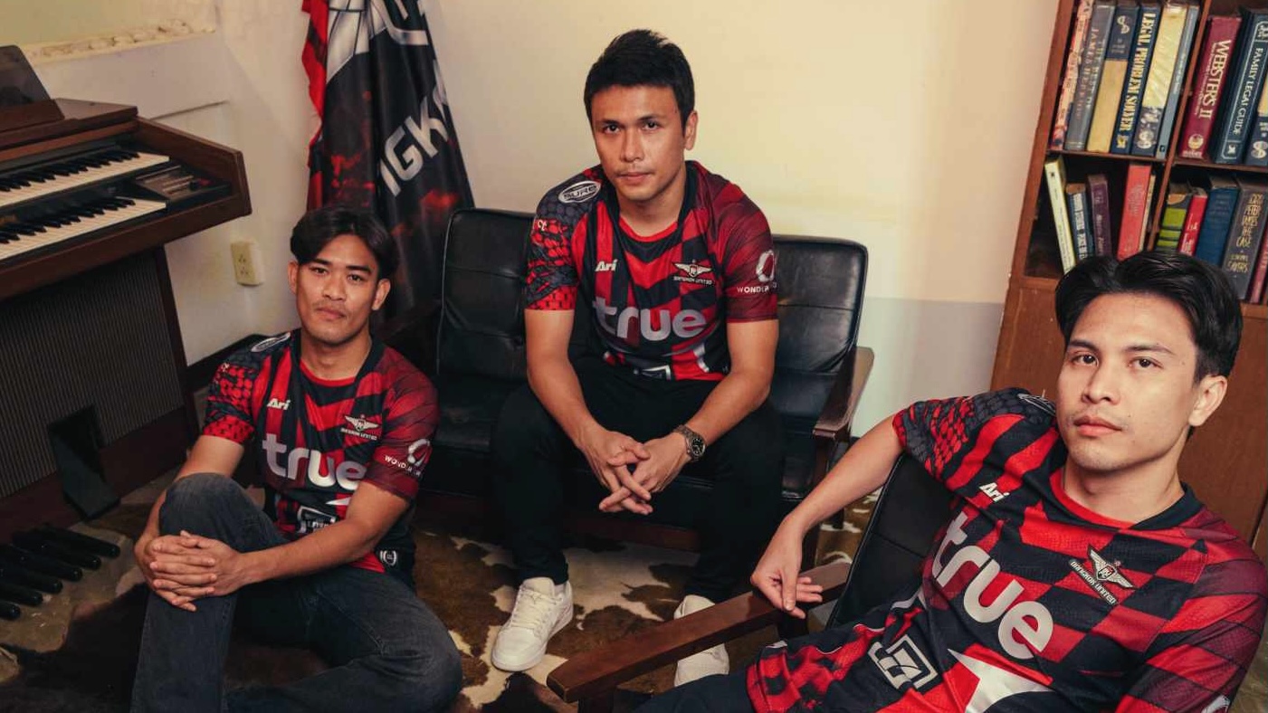 อาริ จับมือ บียู เปิดตัวชุดแข่งที่ 4 ฉลองครอบรอบ 10 ปี ใส่เจอ ชลบุรี เอฟซี - EKings News