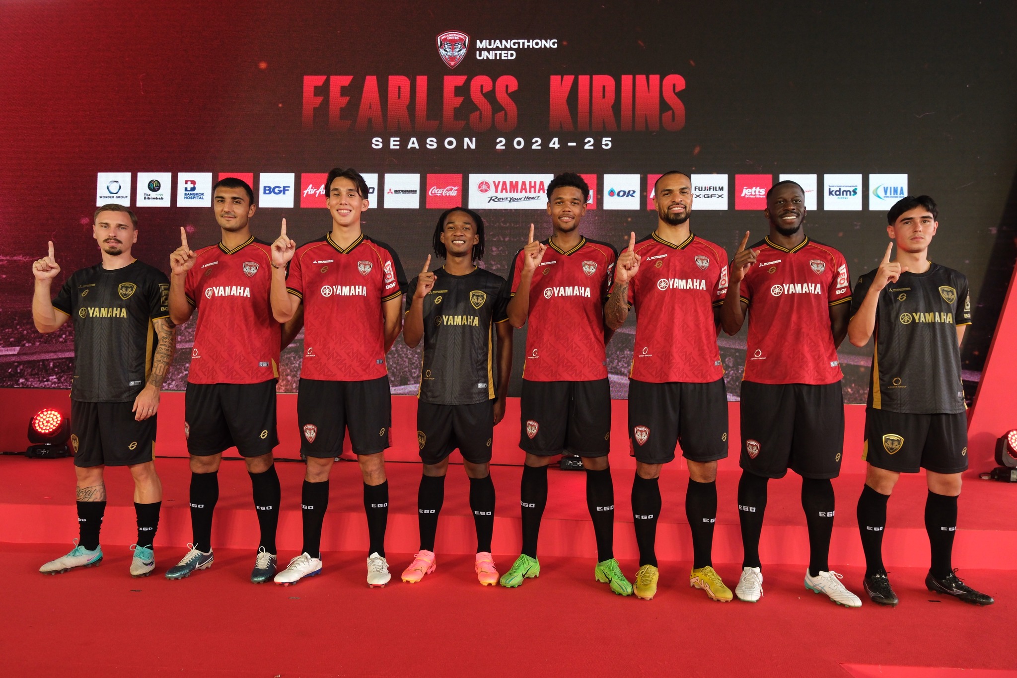 เมืองทอง จับมือ KDMS ชูคอนเซ็ปต์ FEARLESS KIRINS ลุยไทยลีก 2024/25 - EKings News